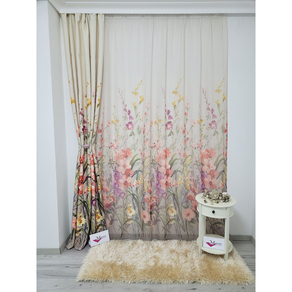 Draperie imprimata cu flori